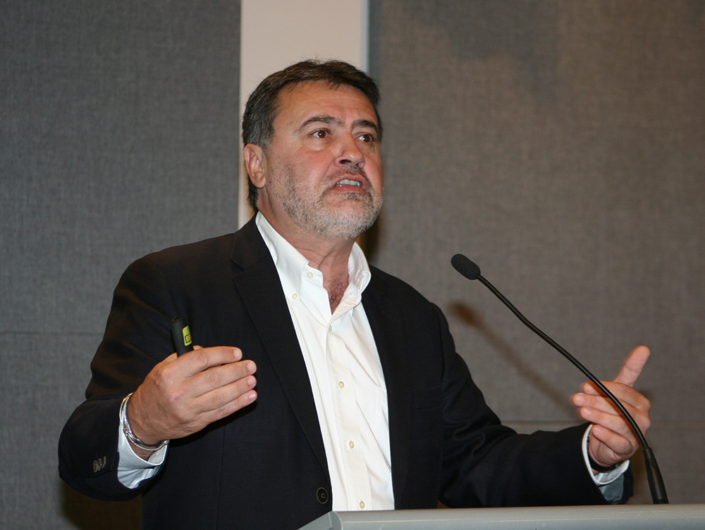 When commercialisation meets education: scripted lessons